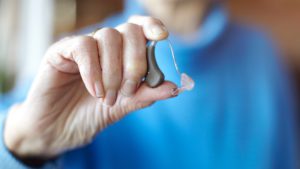 Audífonos cros y bicros para Hipoacusia, ¿cómo funcionan?